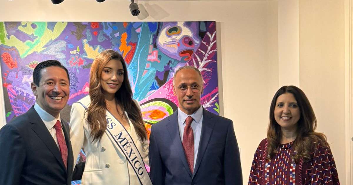 I met the ambassador of Kuwait! - Alejandra Díaz De León - Miss World ...