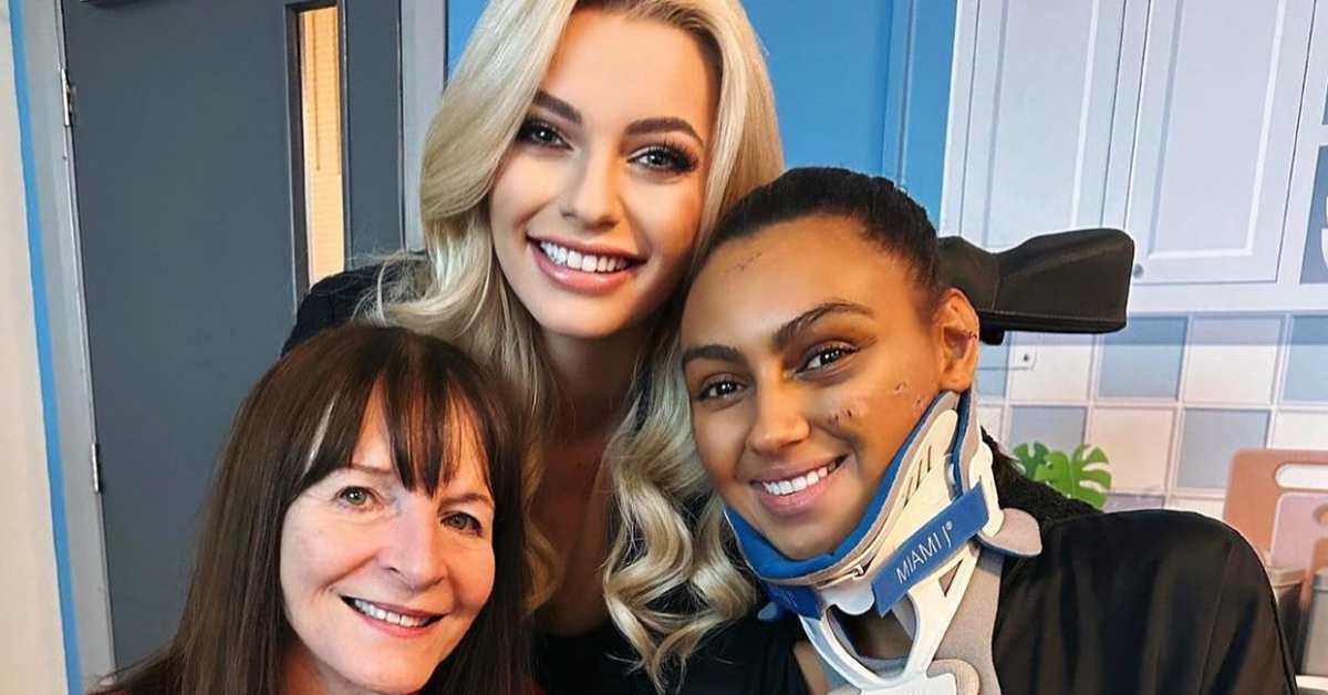 Darcey is visited in hospital by Karolina, Julia Morley & Steven Morley ...