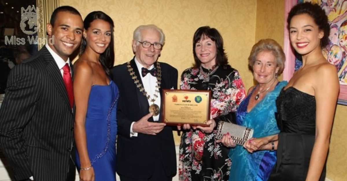 Julia Morley receives Humanitarian Award - Miss World