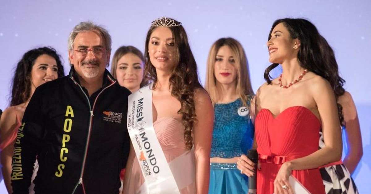 Together for a smile - Miss World