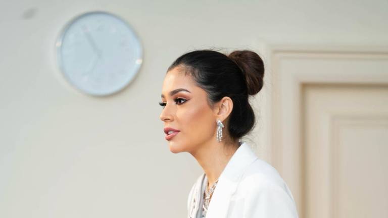 Miss World Colombia – Receiving the Ambassador for Peace Award - Camila ...
