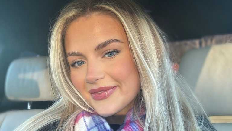 Miss Scotland wears official Miss Scotland tartan - Chelsie Allison ...