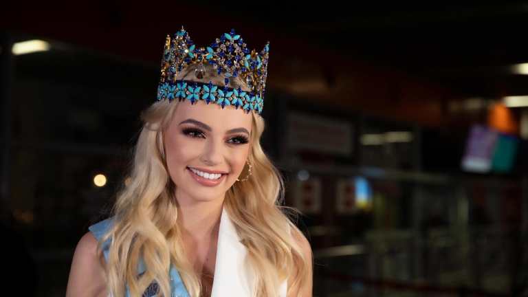 Karolina Bielawska Homecoming - Miss World