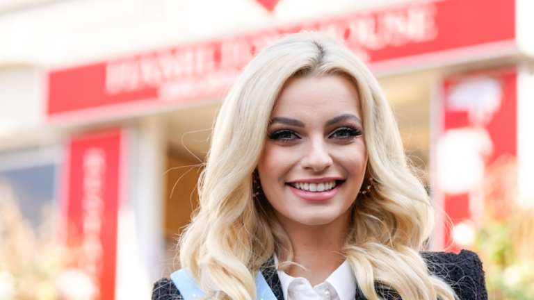 Miss World visits Polish donation center - Miss World