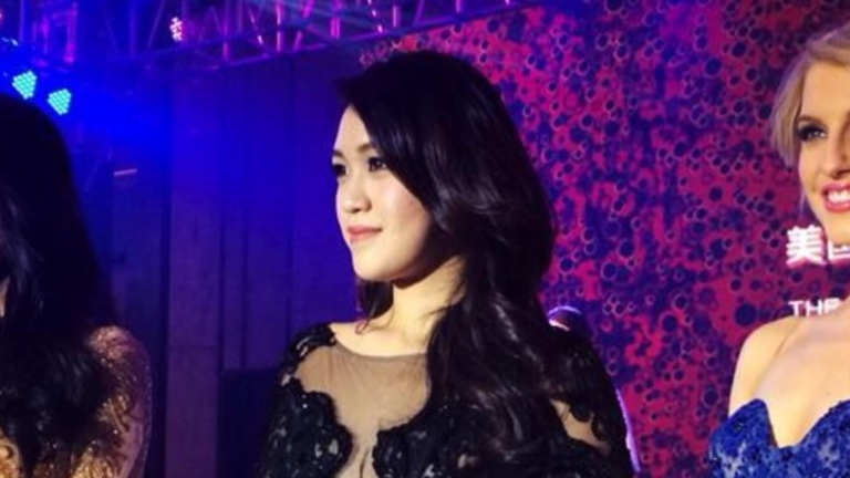 Singing Trio Reunited on Stage - Miss World