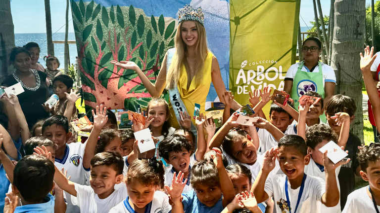Miss World visits the “Let’s Play With Lula” project, in El Salvador ...
