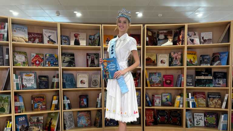Miss World toured BINAES, the most modern library in Latin America ...
