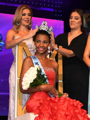 Nicol Ocles represents Ecuador! - Miss World