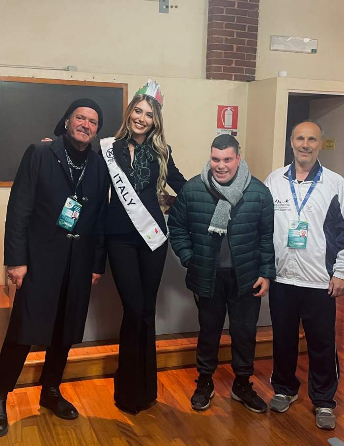 Miss World Italy - meeting with Santa Monica Onlus - Rebecca Arnone ...