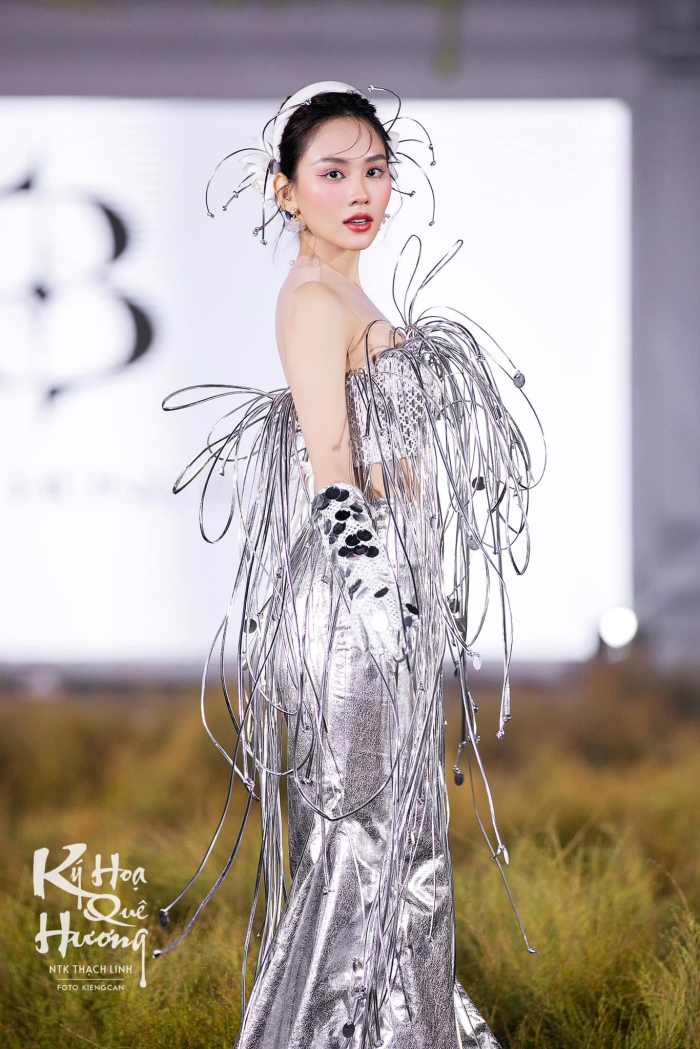 Vedette of Ky Hoa Que Huong Fashion Show - Collection: Lien Thien ...