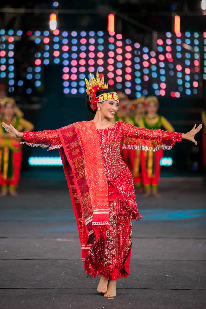 72nd Miss World Participants in Traditional Costumes - Asia & Oceania ...