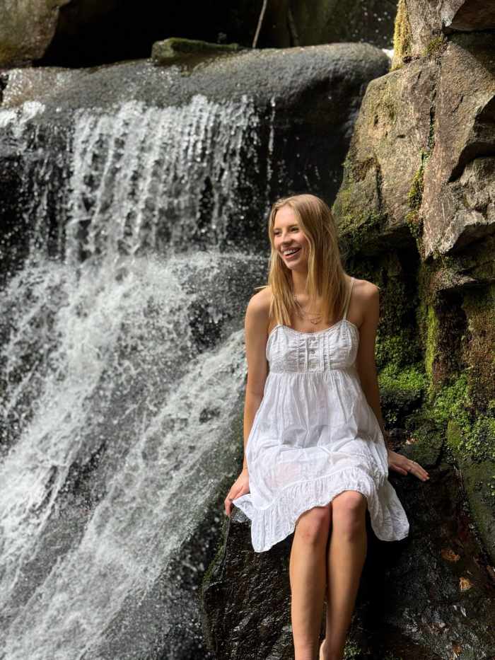 Miss England Grace Richardson Combines Performing Arts and ...