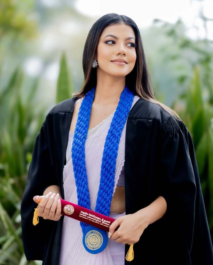 Miss World Sri Lanka celebrates her graduation - Miss World
