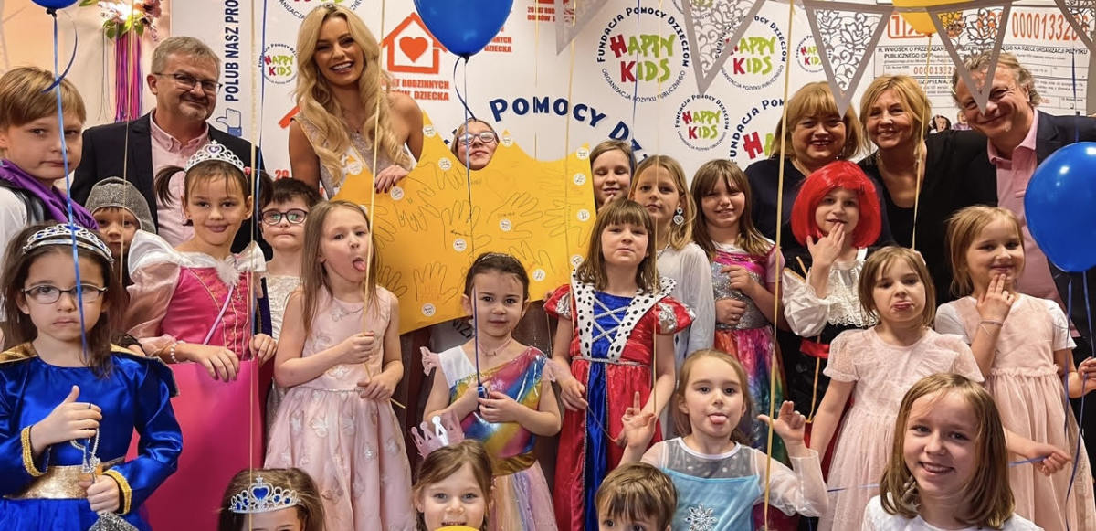 Sharing love with Happy Kids Foundation - Miss World Poland
