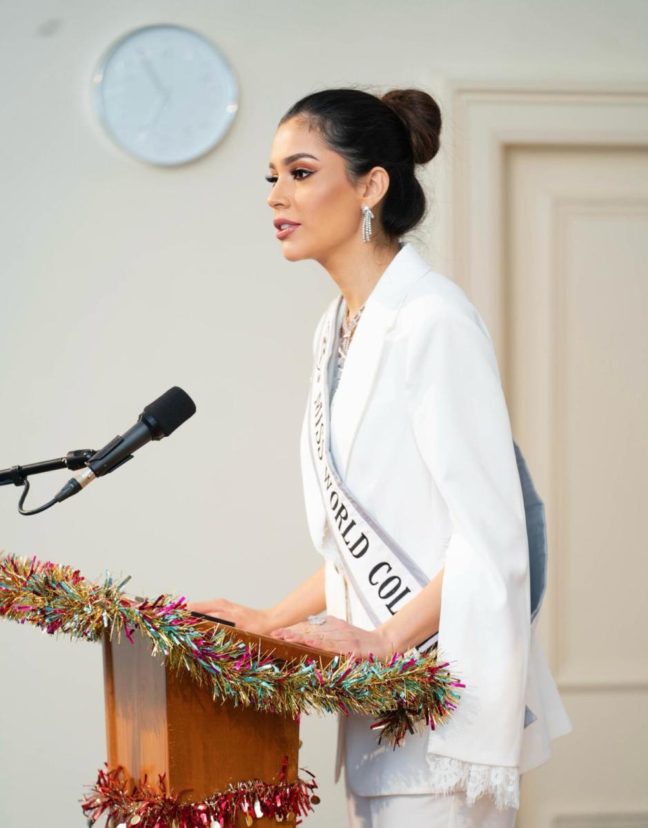 Miss World Colombia – Receiving the Ambassador for Peace Award - Camila ...