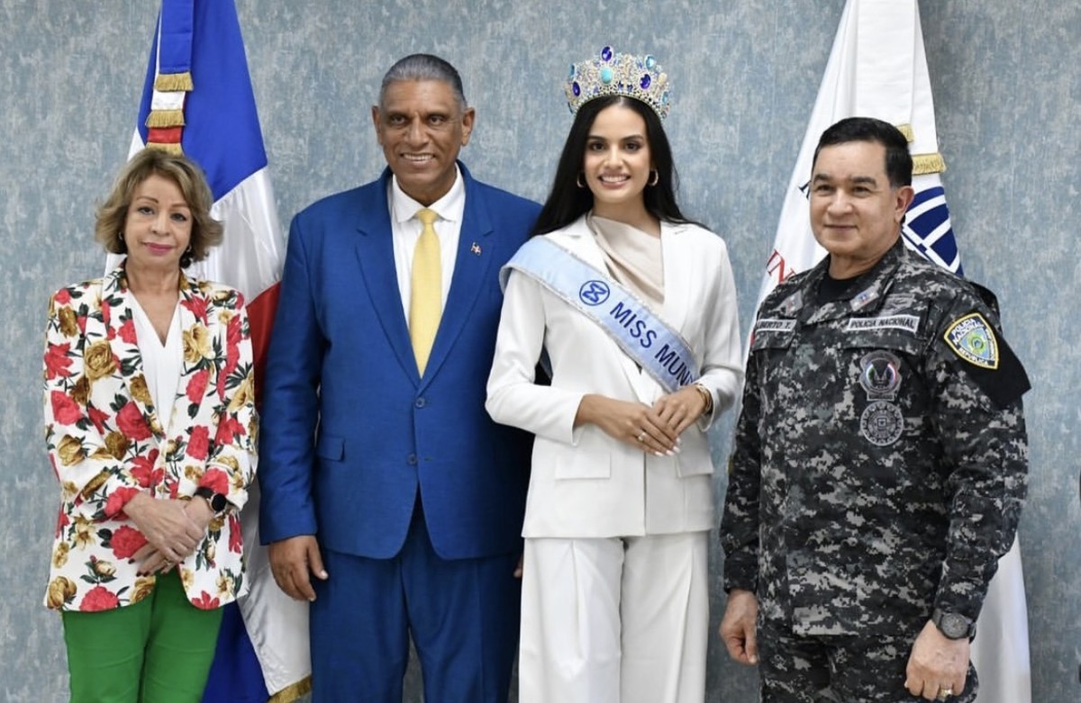 Maria Victoria Bayo Martinez is recognized by the Minister of the ...