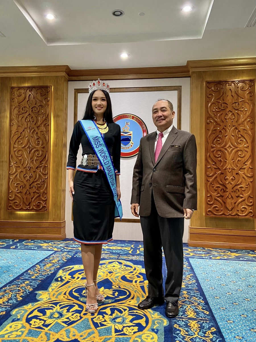 Courtesy Call on Chief Minister of Sabah - Wenanita Angang - Miss World ...