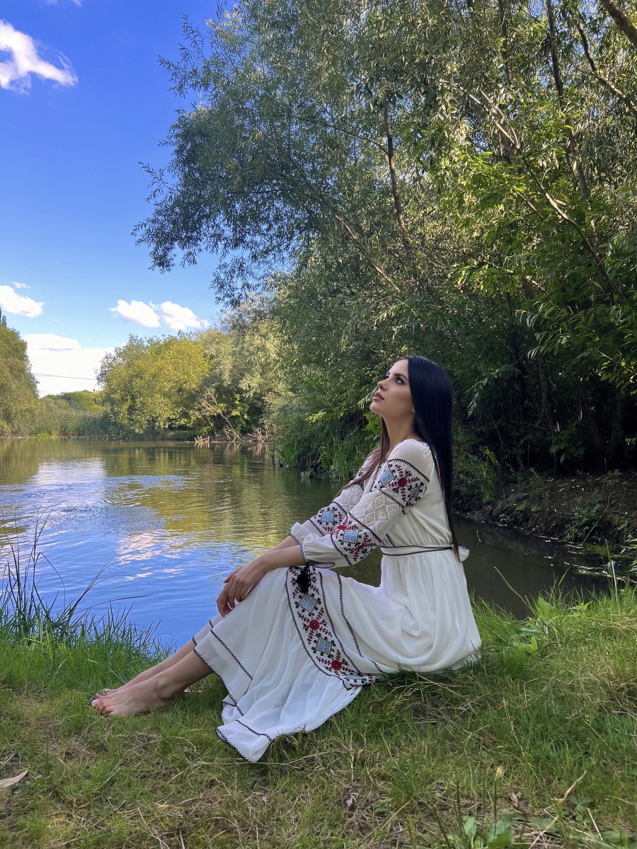 Diana Spotarenko wears traditional Moldovan clothes - Diana Spotarenko ...