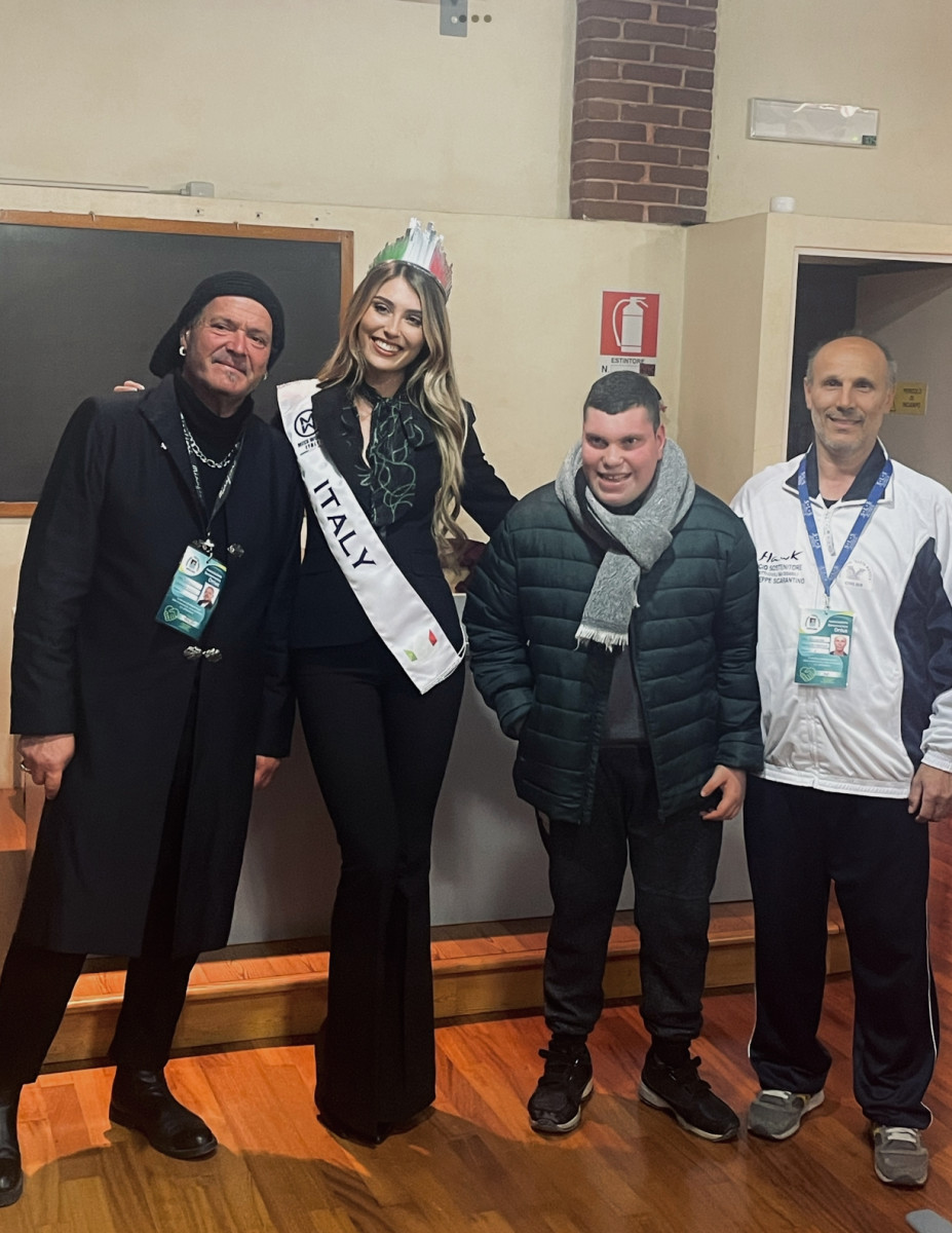 Miss World Italy - meeting with Santa Monica Onlus - Rebecca Arnone ...