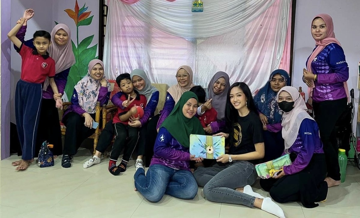 Tie-Dye Artworks with NASOM Kuantan, Pahang - Wenanita Angang - Miss World 2023 Malaysia