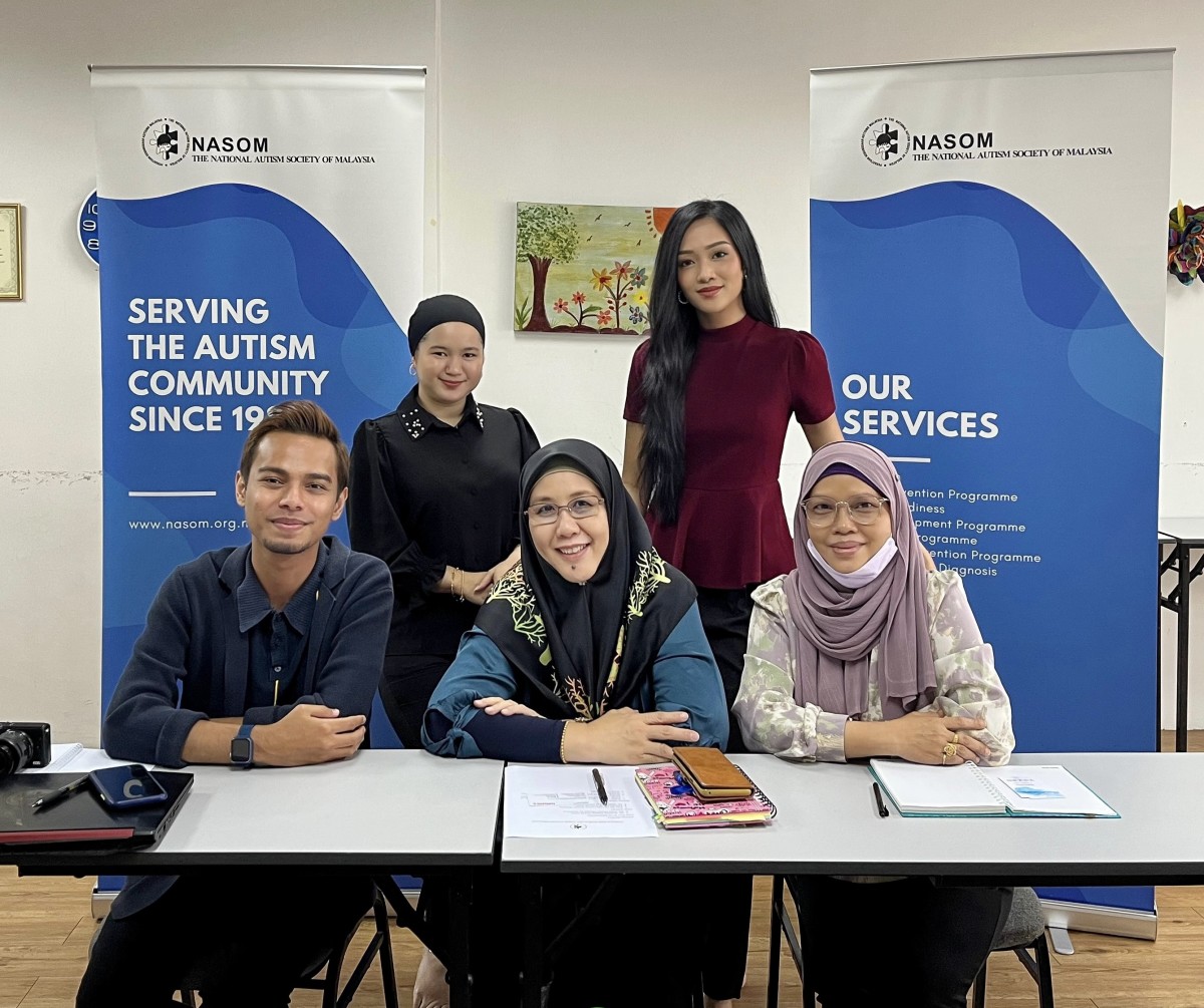 Painting by Autistic Artist is Malaysia's Auction Gift at 71st Miss World - Wenanita Angang ...