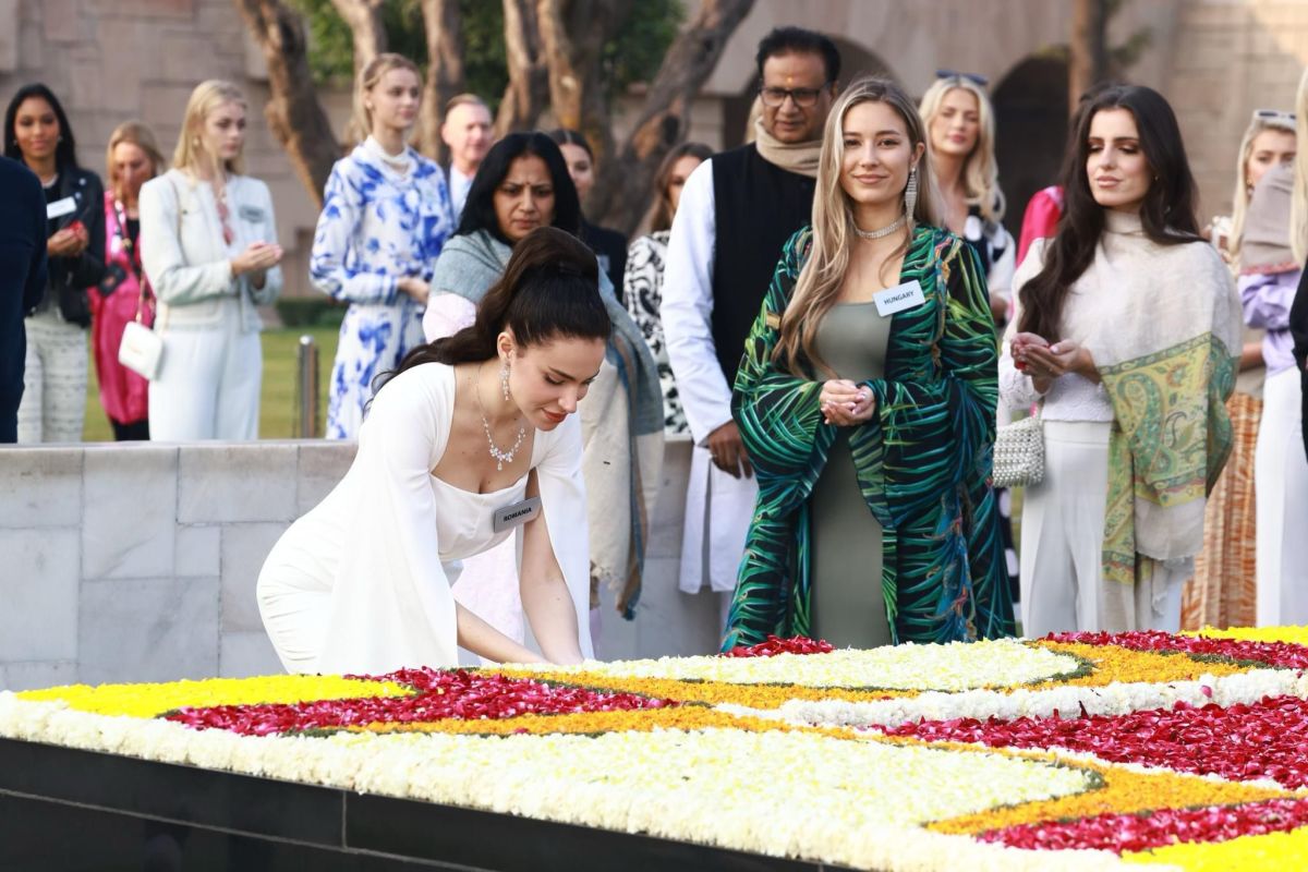 Miss World Romania exploring the legacy: a visit to the Mahatma Gandhi ...