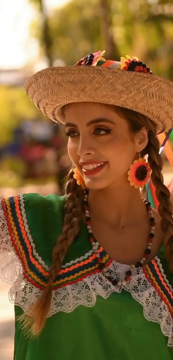 Costumbres - Fernanda Rivero - Miss World 2023 Bolivia