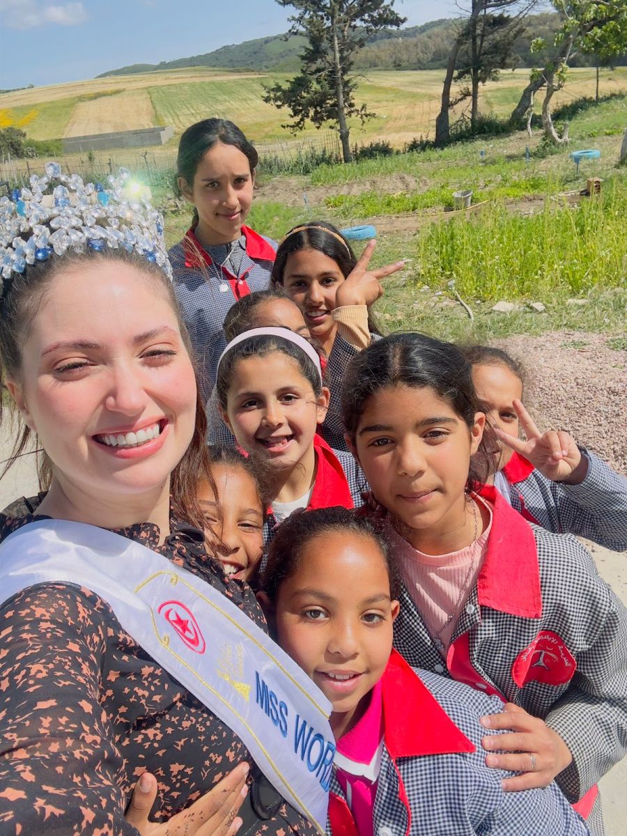 Miss World Tunisia continues to motivate children with her BWP project ...