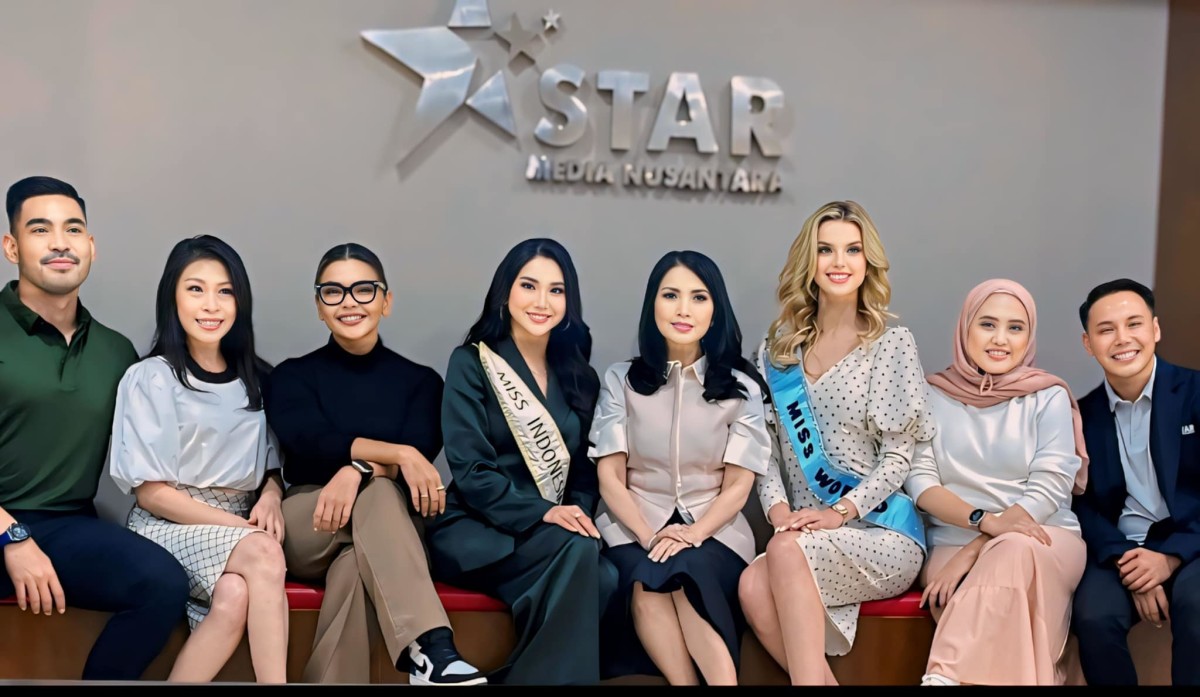 Miss World meets the popular Indonesian animation character, Kiko ...