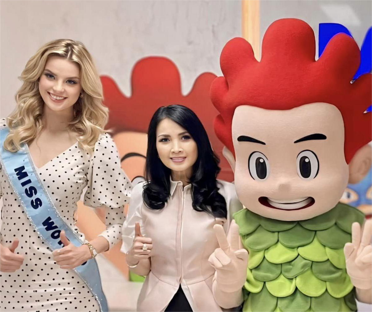 Miss World meets the popular Indonesian animation character, Kiko ...