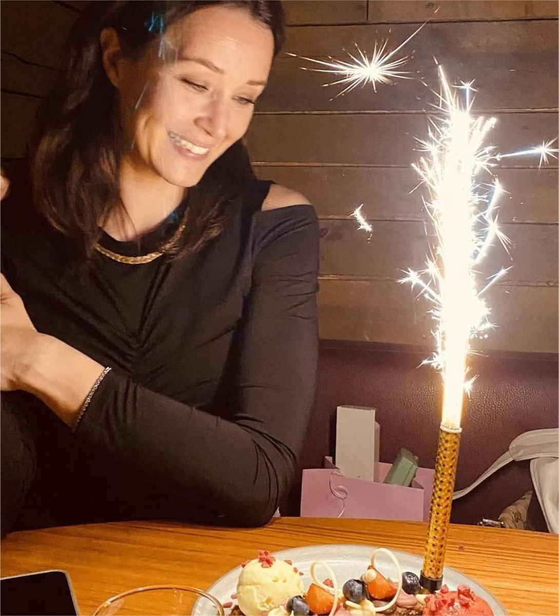UB40 - Miss World 2005 celebrates her 40th birthday! - Miss World