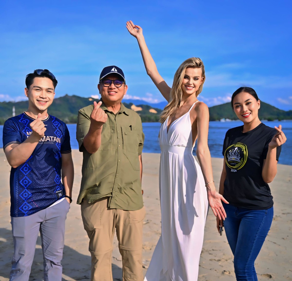 Miss World helps to keep the beach clean - Miss World