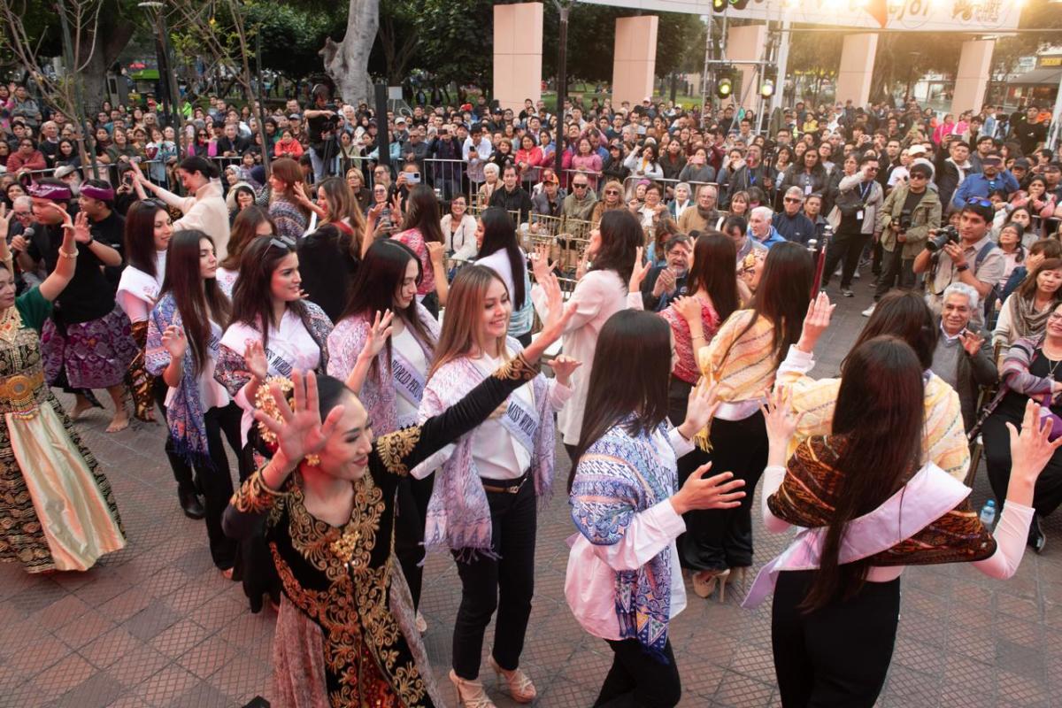 Miss World Peru 2024 Finalists Wear Batik by Indonesian MSMEs at the ...