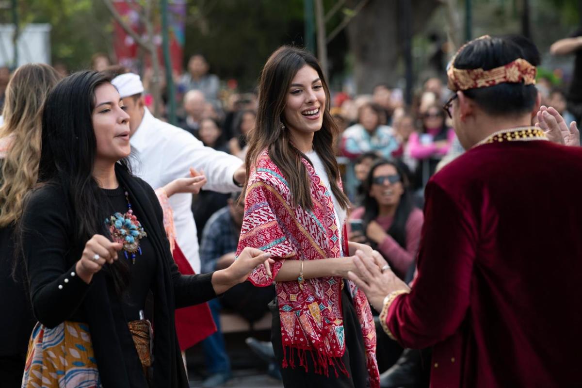 Miss World Peru 2024 Finalists Wear Batik by Indonesian MSMEs at the ...
