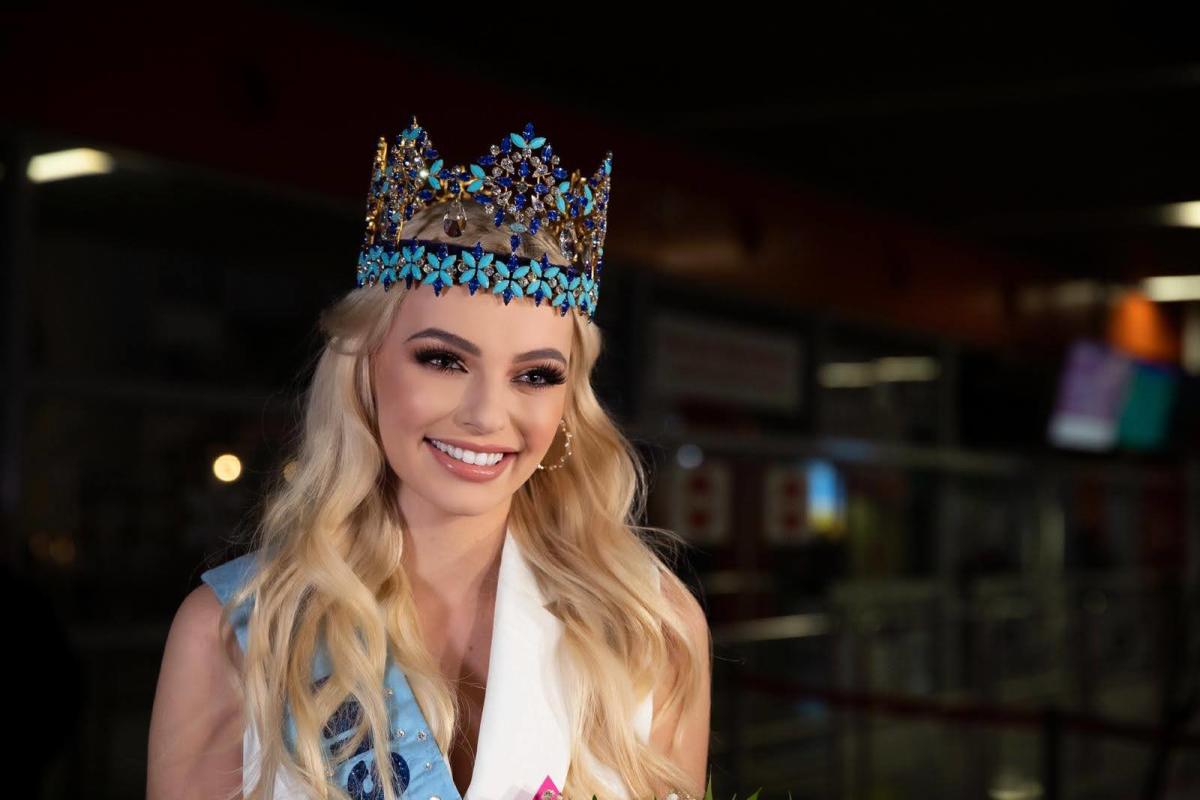 Karolina Bielawska Homecoming - Miss World