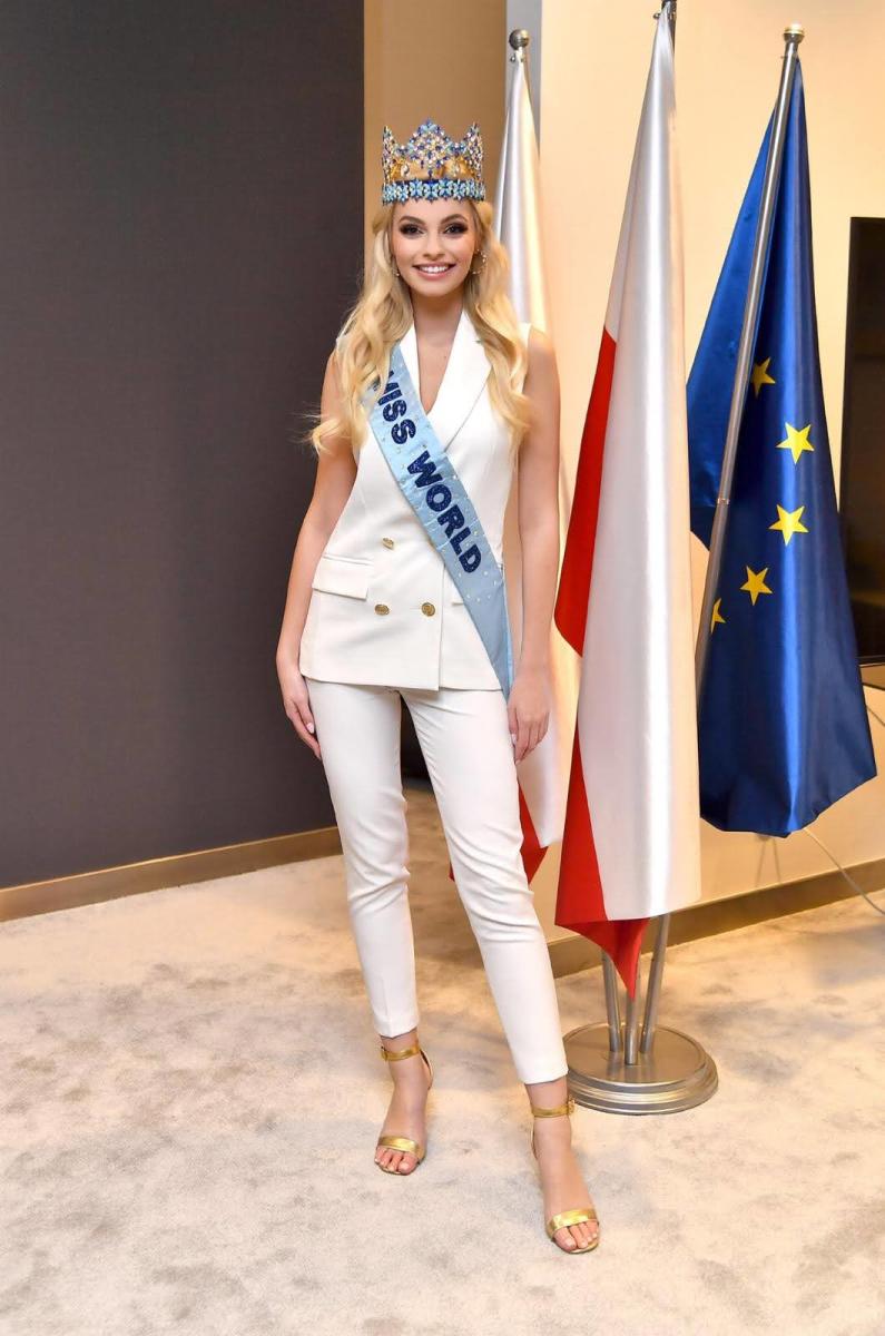 Karolina Bielawska Homecoming - Miss World