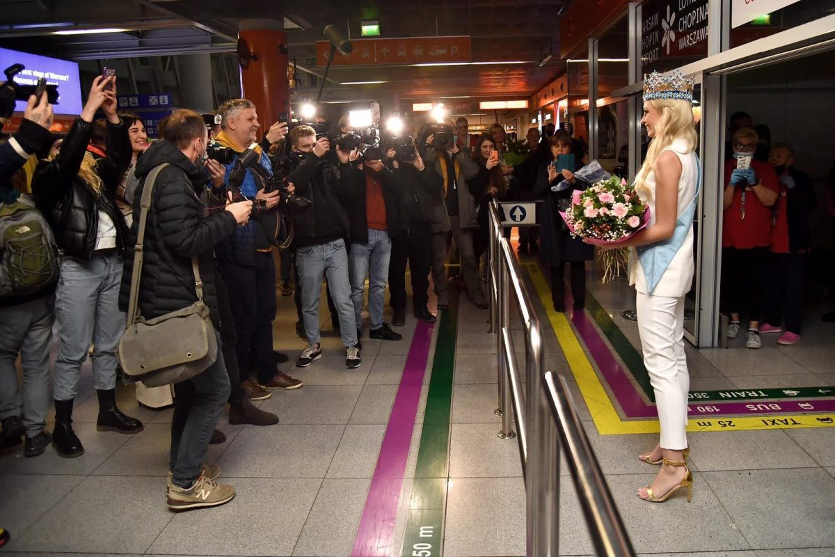 Karolina Bielawska Homecoming - Miss World