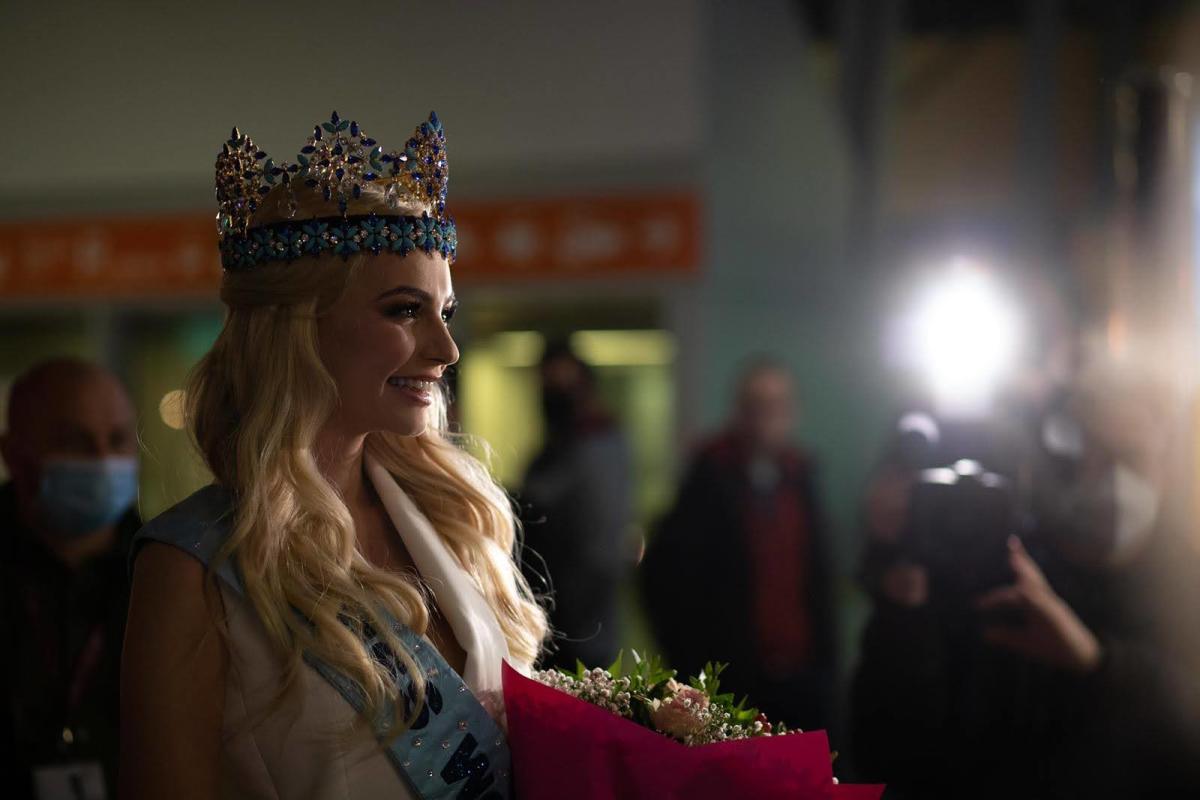 Karolina Bielawska Homecoming - Miss World