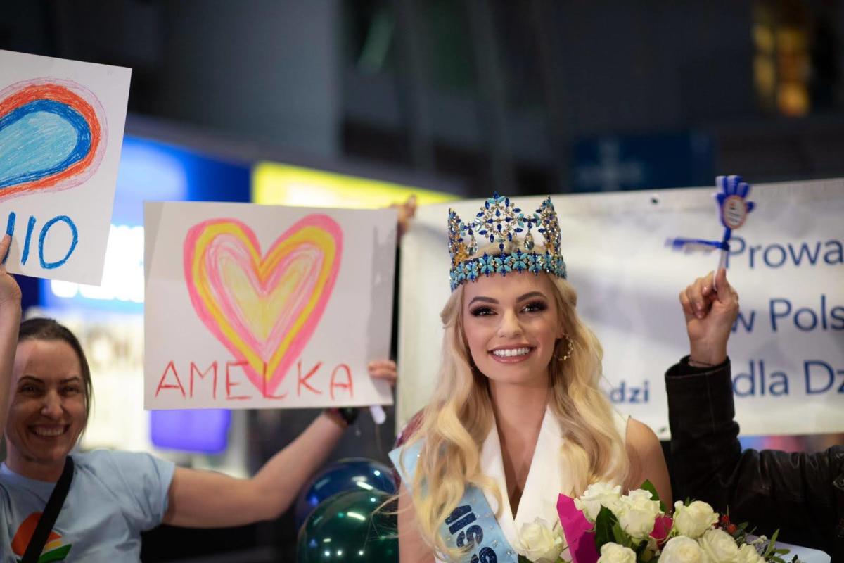Karolina Bielawska Homecoming - Miss World