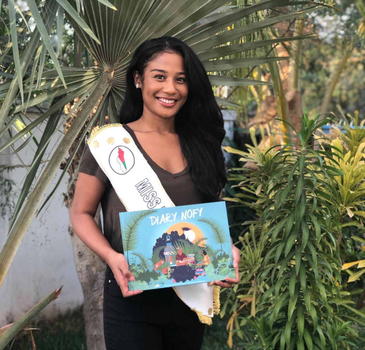 Miss World Madagascar distributes books to children in need - Miss World
