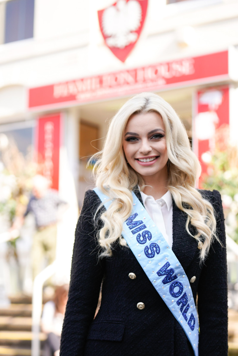 Miss World visits Polish donation center - Miss World