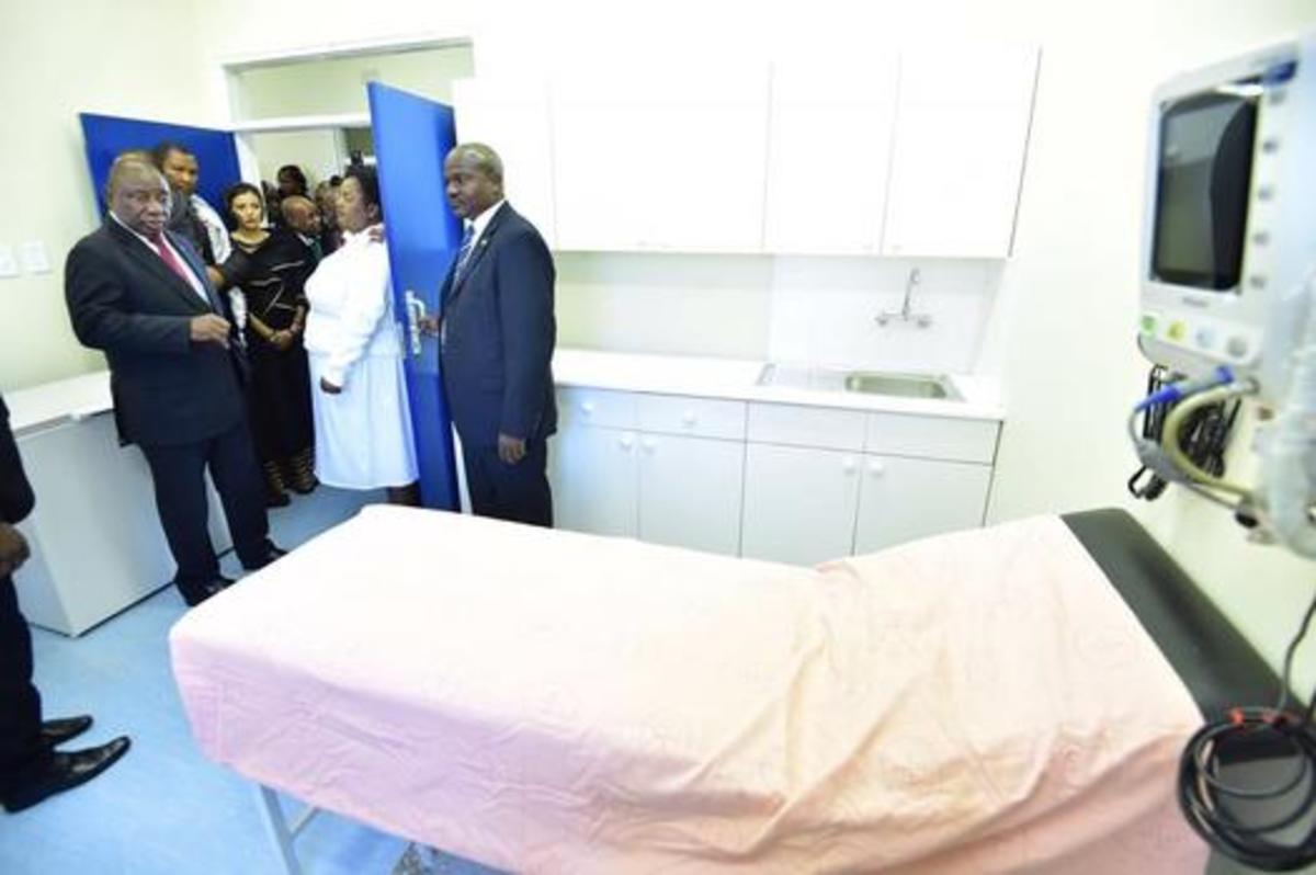 Miss World hands out 200 blankets to elderly citizens of Mveso - Miss World