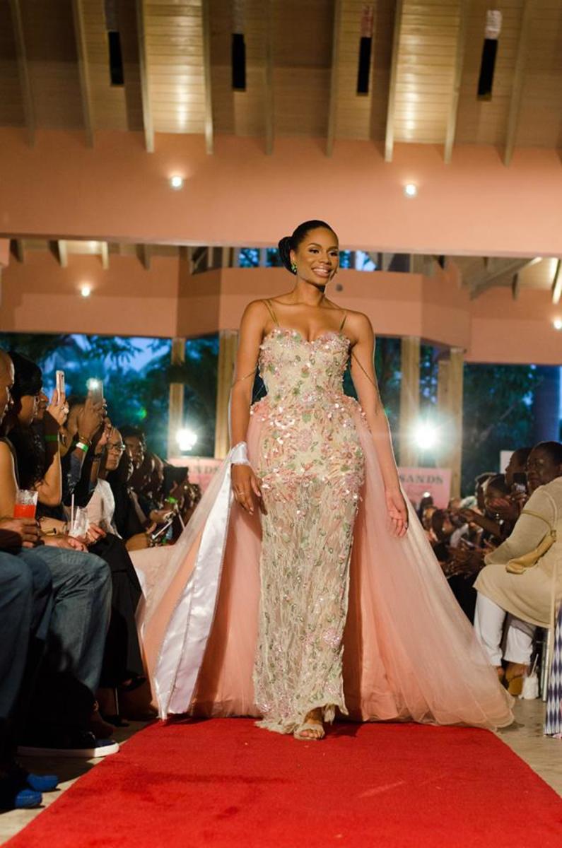 Geena Thompson Represents the Bahamas - Miss World