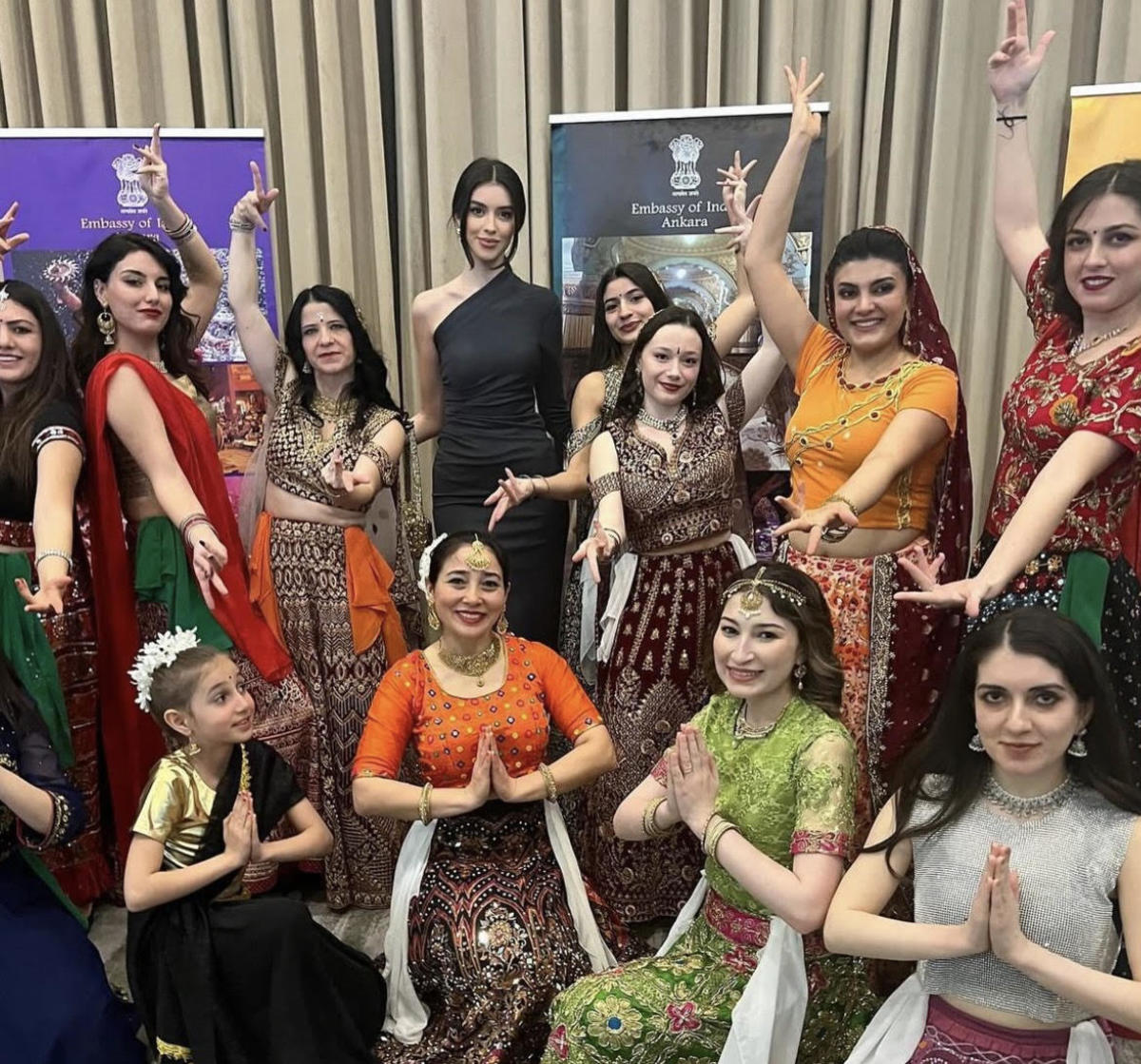 Miss Turkey takes part in India´s Republic Day celebration in Ankara ...