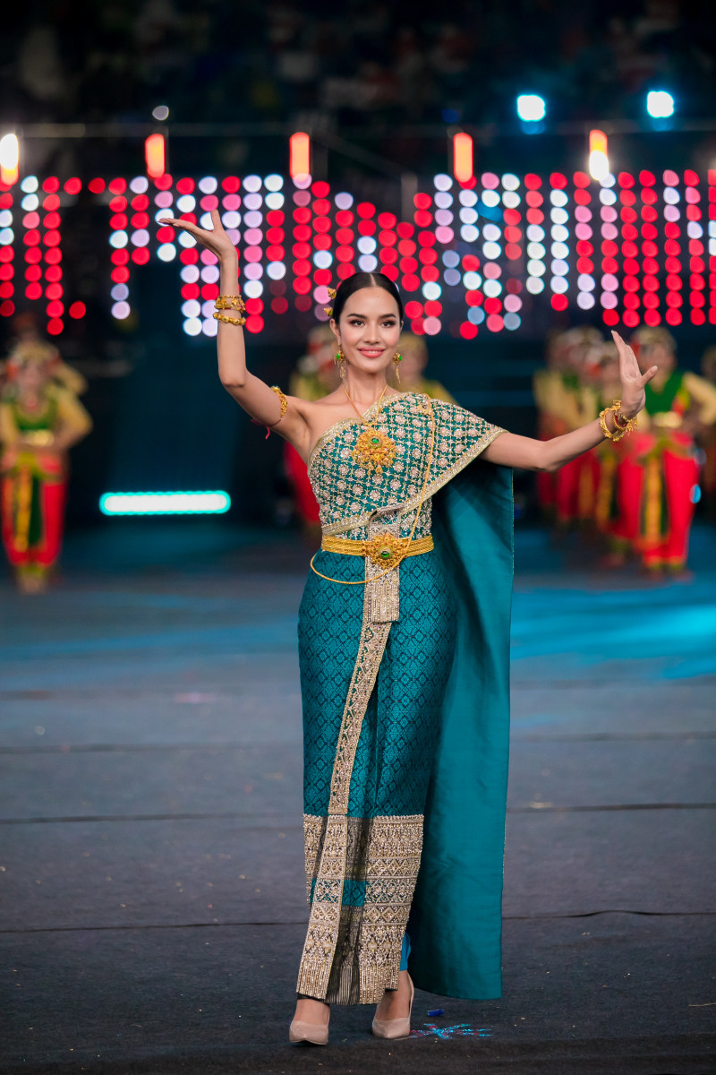 72nd Miss World Participants in Traditional Costumes - Asia & Oceania ...