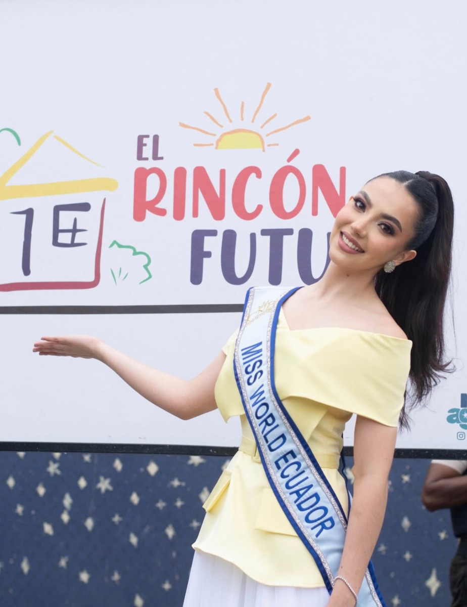 Miss World Ecuador creates an educational mobile whiteboard - Miss World