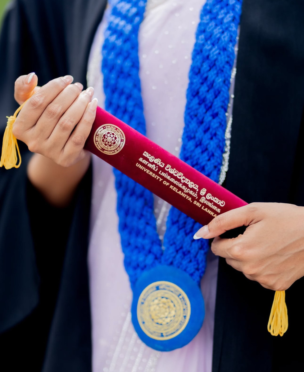 Miss World Sri Lanka celebrates her graduation - Miss World