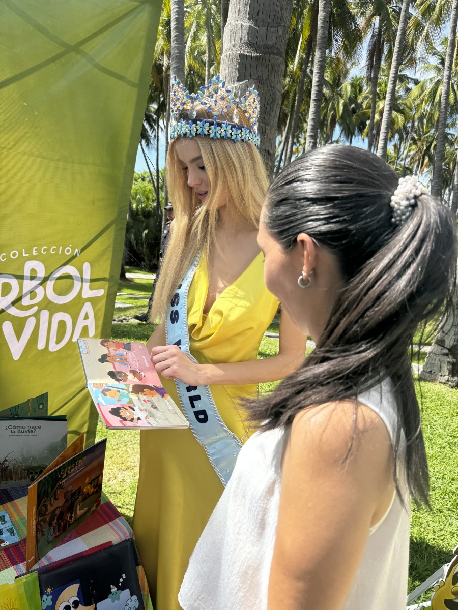 Miss World visits the “Let’s Play With Lula” project, in El Salvador ...