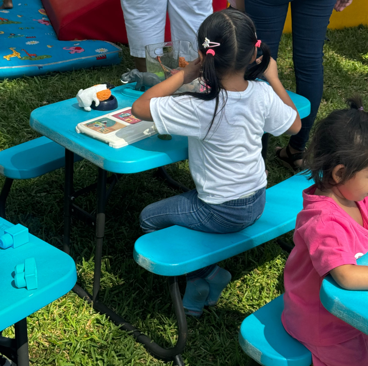 Miss World visits the “Let’s Play With Lula” project, in El Salvador ...