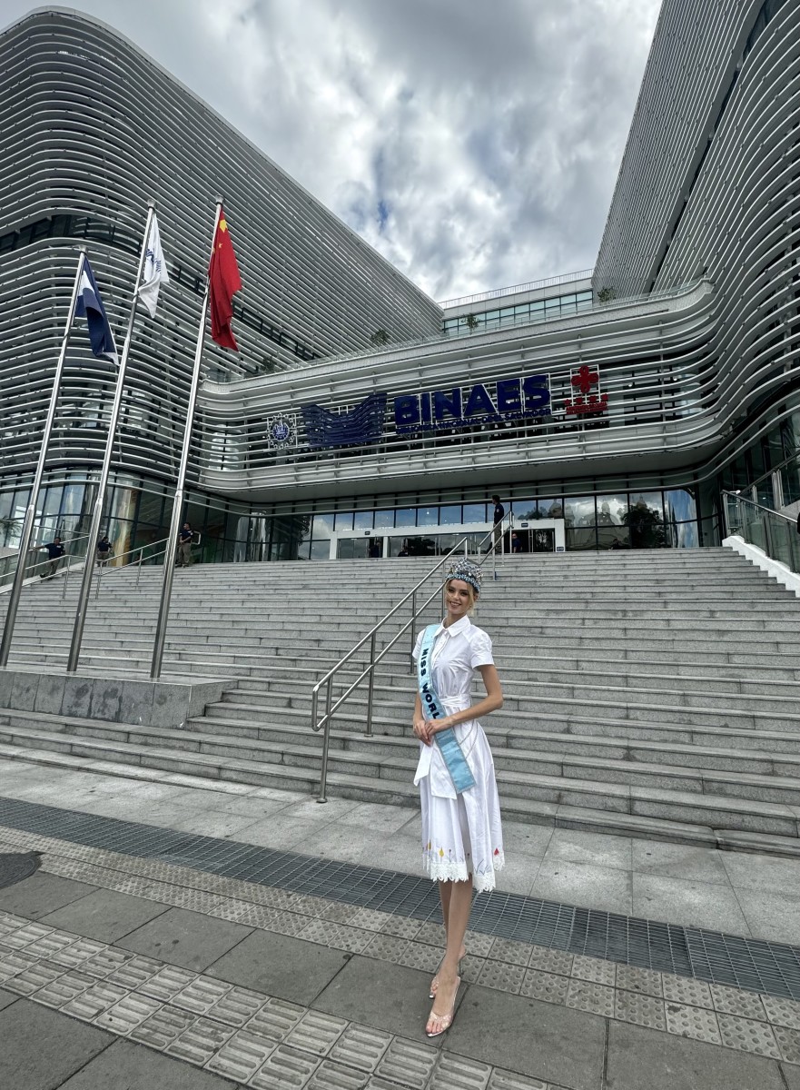 Miss World toured BINAES, the most modern library in Latin America ...